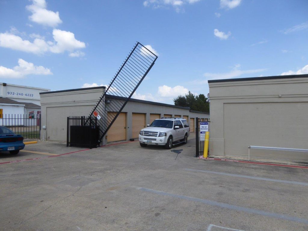 VERTICAL PIVOT GATE PHOTOS - AutoGate