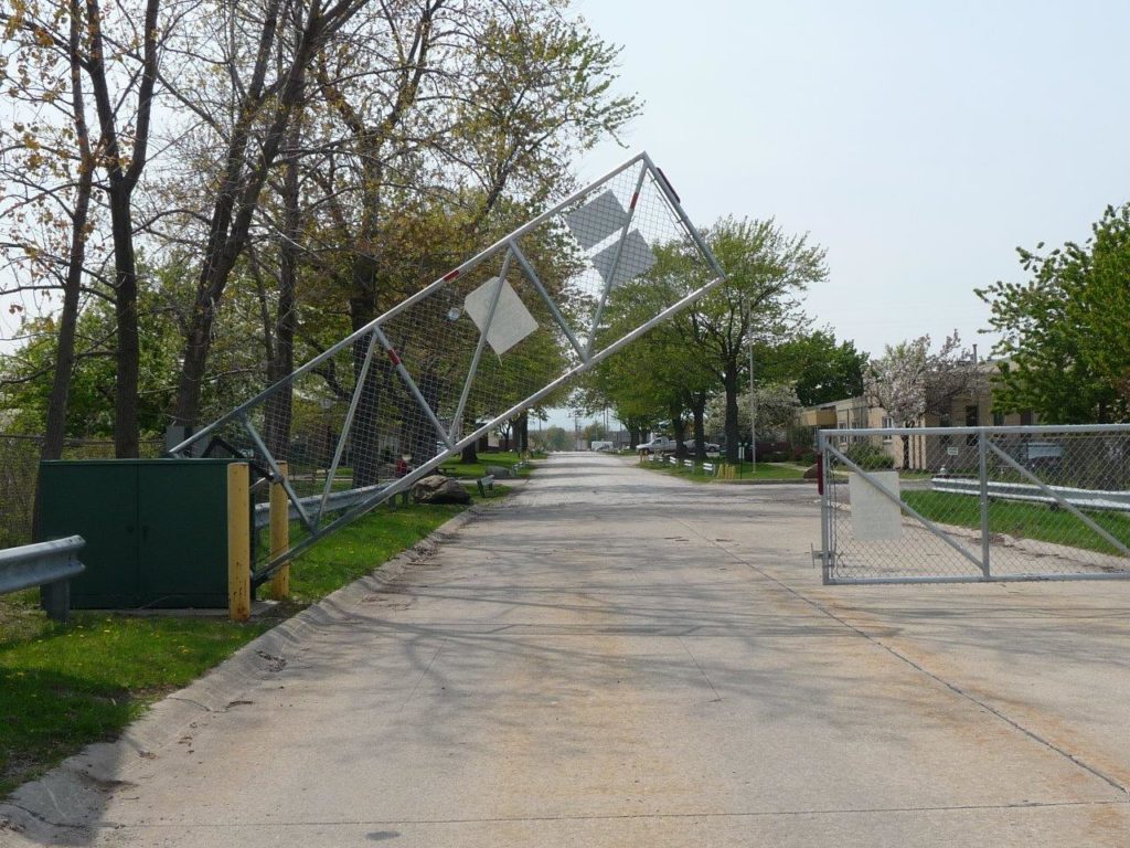 VERTICAL PIVOT GATE PHOTOS - AutoGate