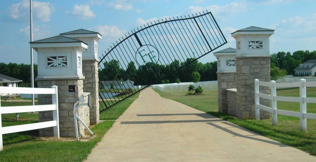 VERTICAL PIVOT GATE PHOTOS - AutoGate