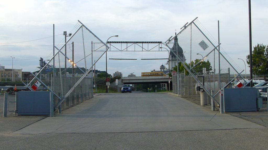 VERTICAL PIVOT GATE PHOTOS - AutoGate