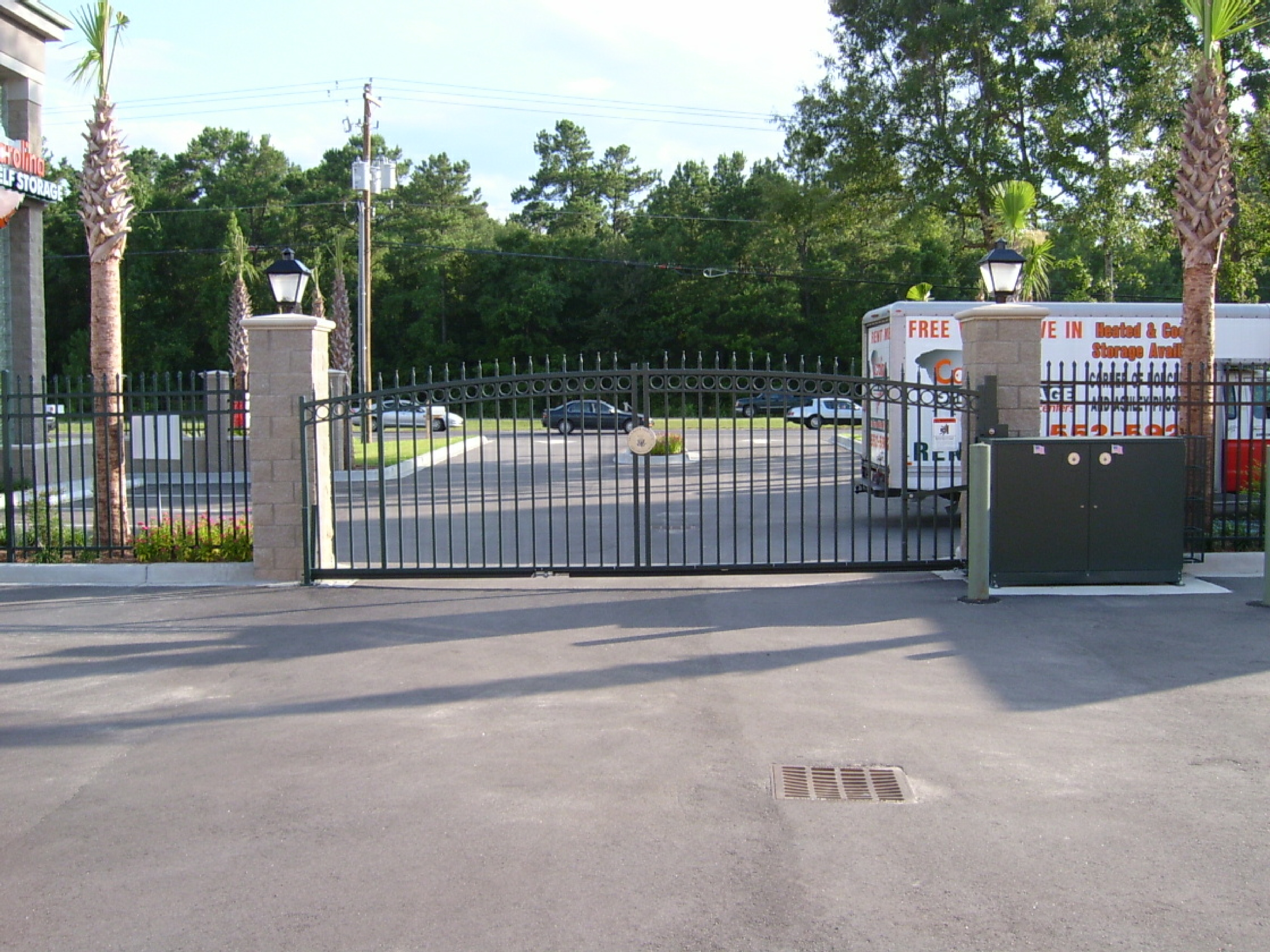 VERTICAL PIVOT GATES | AutoGate